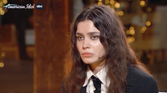 WATCH: Emma Busse Sings 'Chasing Pavements' - American Idol 2023 Video ...